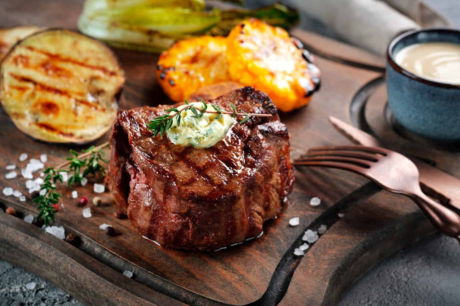 Prime Rib vs. Filet Mignon: 3 Key Differences & Which is Healthier