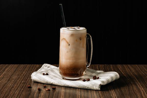 Nitro Cold Brew vs. Cold Brew: How They're Different & Taste Comparison