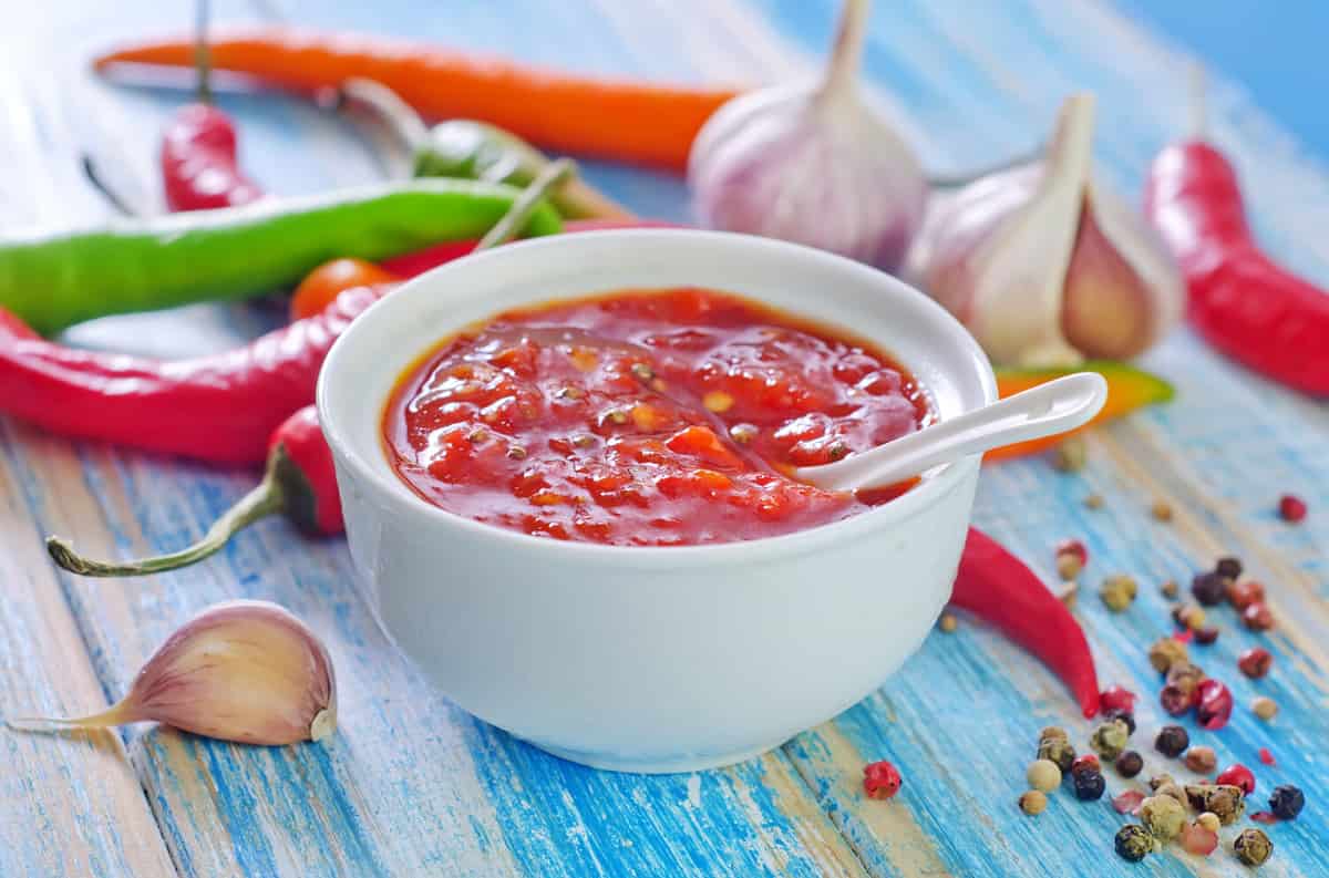 Sriracha Vs Chili Garlic Sauce 3 Important Differences Between 2 Sauces