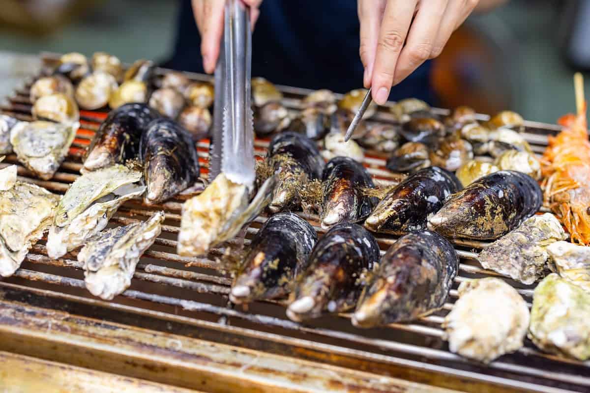Clams vs. Oysters: 6 Key Differences & How to Identify Types of Each
