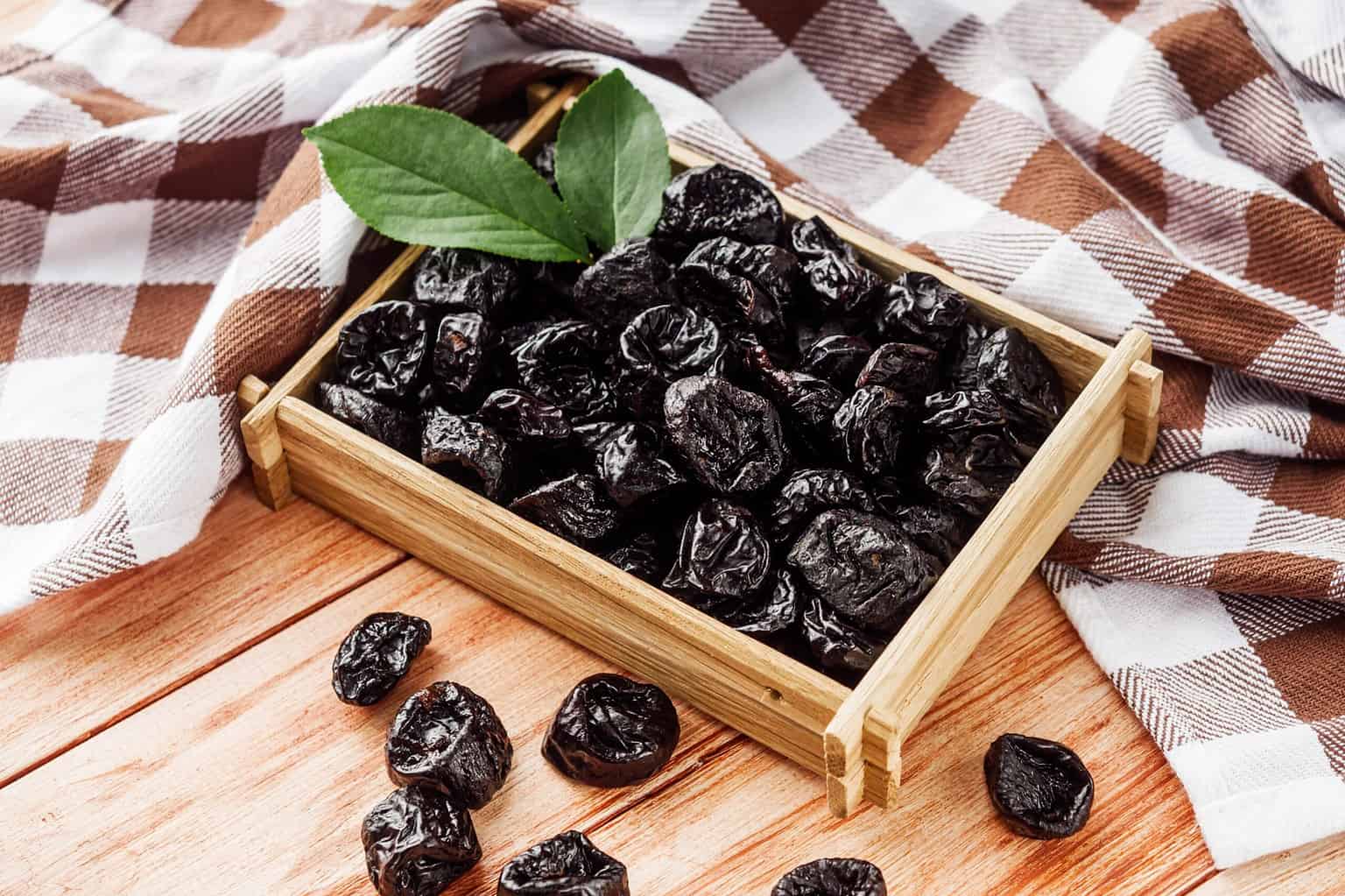 Dates vs. Prunes: Which is Healthier & 3 Key Differences