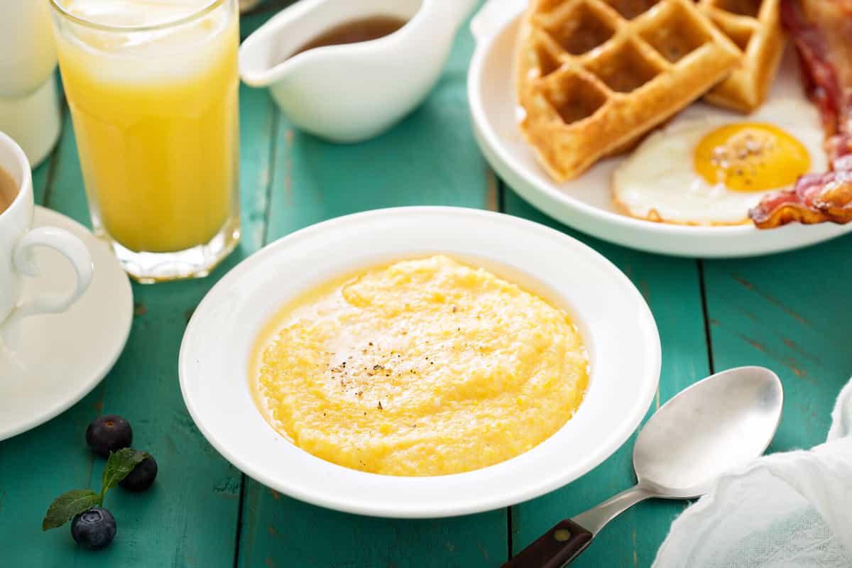 Cornmeal vs. Corn Grits: 3 Key Differences and a Nutritional Comparison