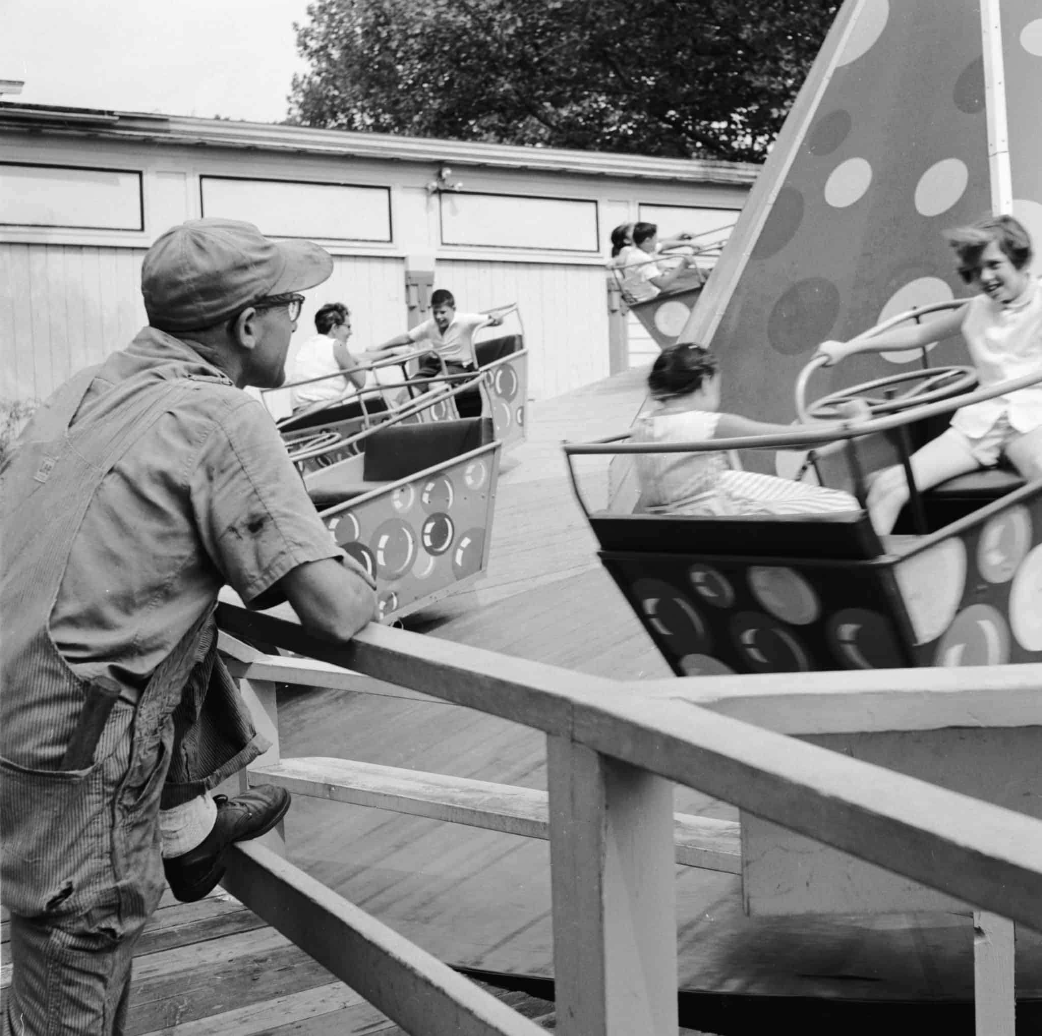 17 Fascinating Vintage Photos That Show Summer in the 1950's