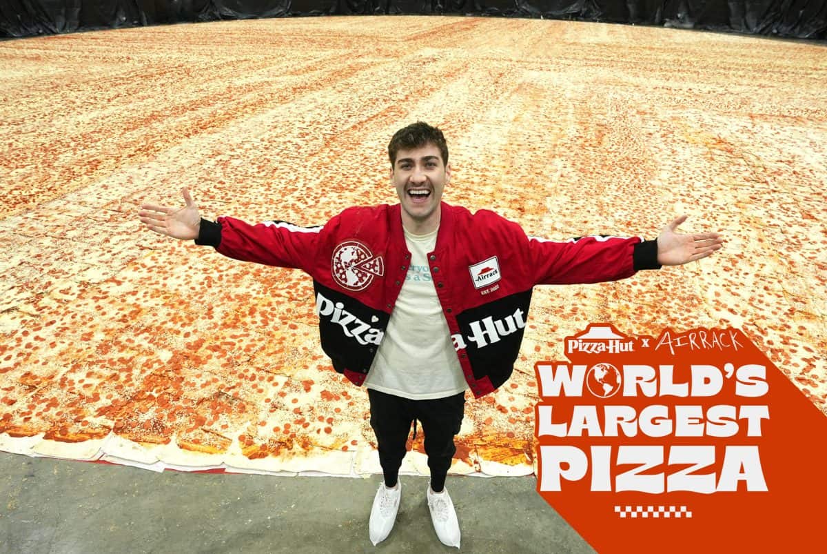 World Record: Gigantic 14,000 Square Foot Pizza with 630,000 Pepperoni ...