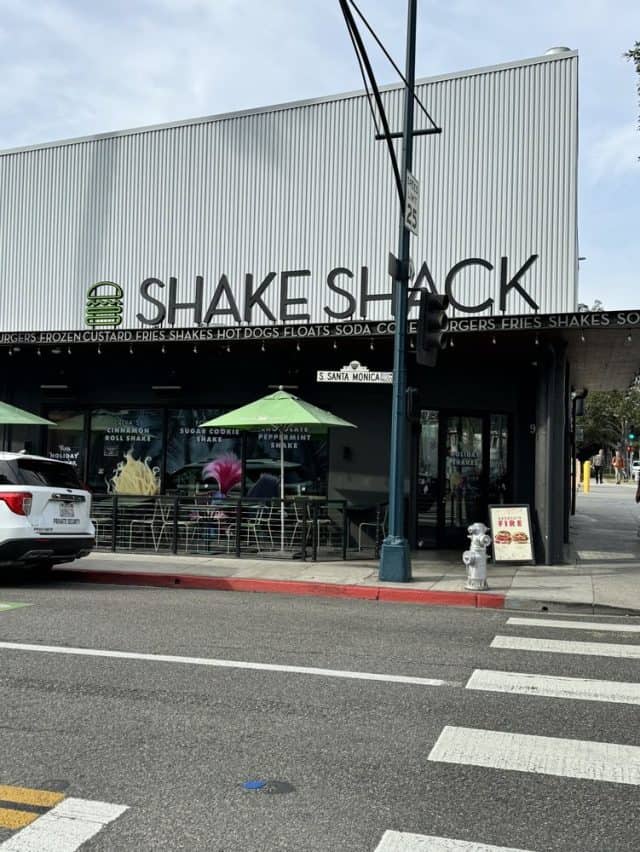 In-N-Out vs. Shake Shack: Who Actually Has the Better Burger?