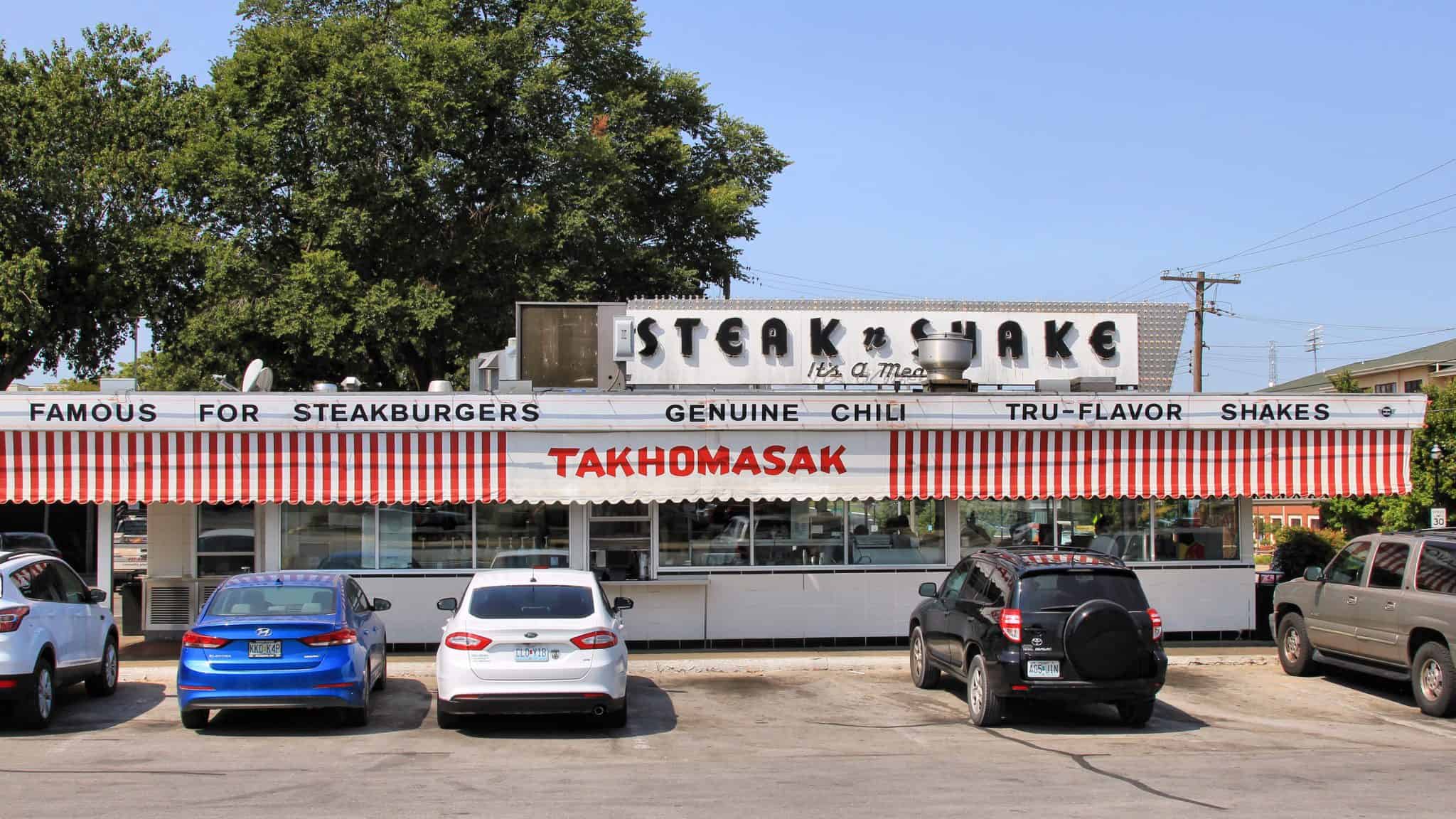 16 Restaurant Chains That Make Dining Out With Kids Easier