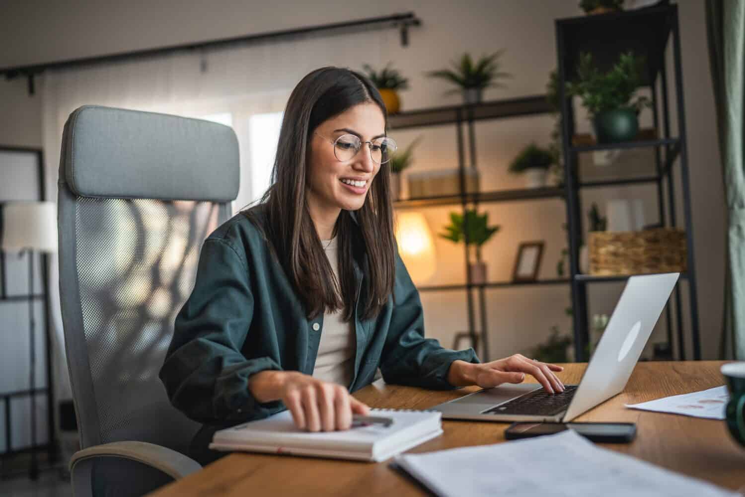 Working From Home With Kids: Here's How to Balance Work and Family Life ...
