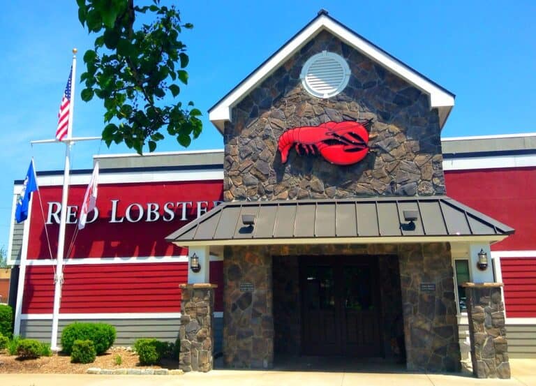 12 Restaurant Chains Where Feeding a Family Costs More Than It Should