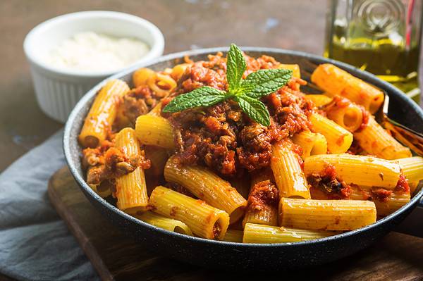 Rigatoni vs. Penne: 3 Differences & Can You Substitute Them?